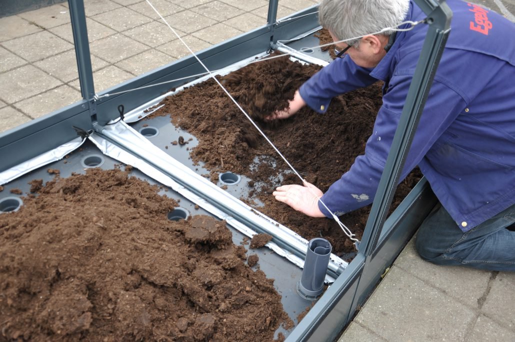 GrowWater capillary self-irrigation in large beds - assembly and use